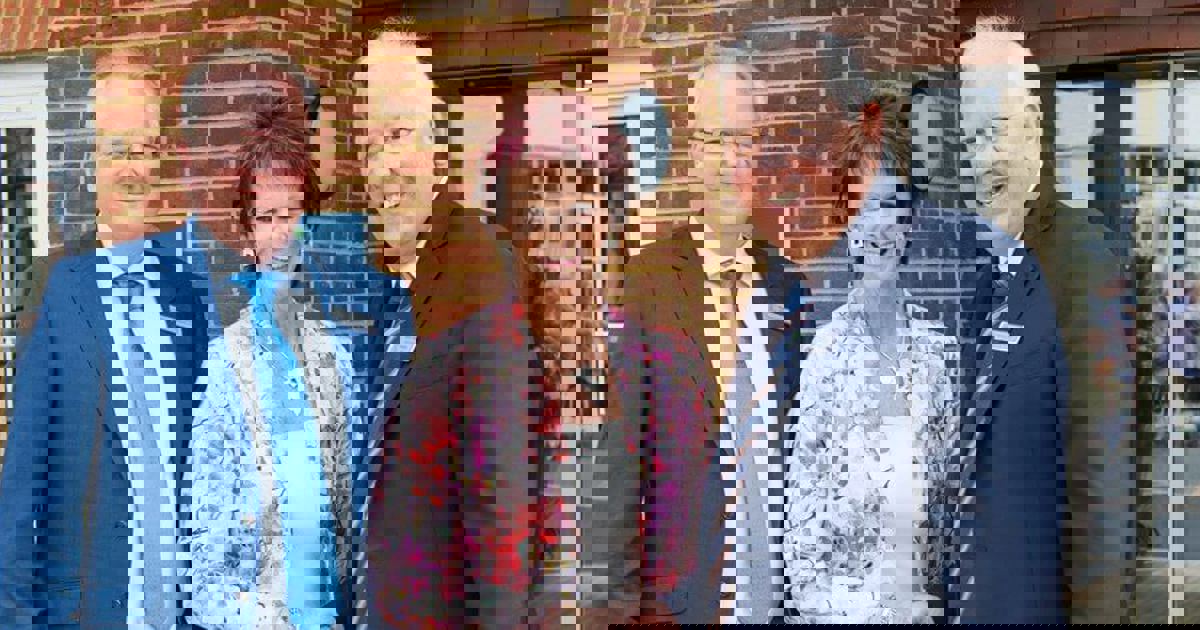 MP Anne Milton is welcomed by Elmbridge Village! | Retirement Villages